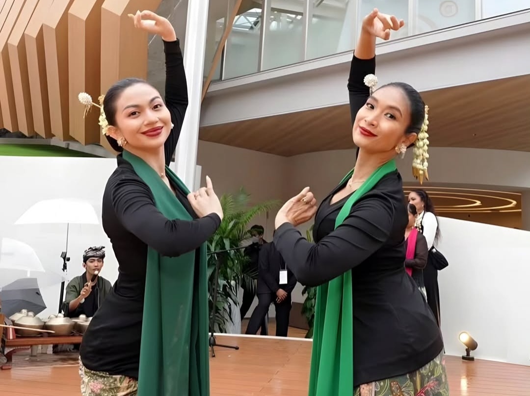 Ariel Tatum dan Happy Salma Tampil Memukau dengan Tari Jaipong di Osaka World Expo 2025 - Klik ...